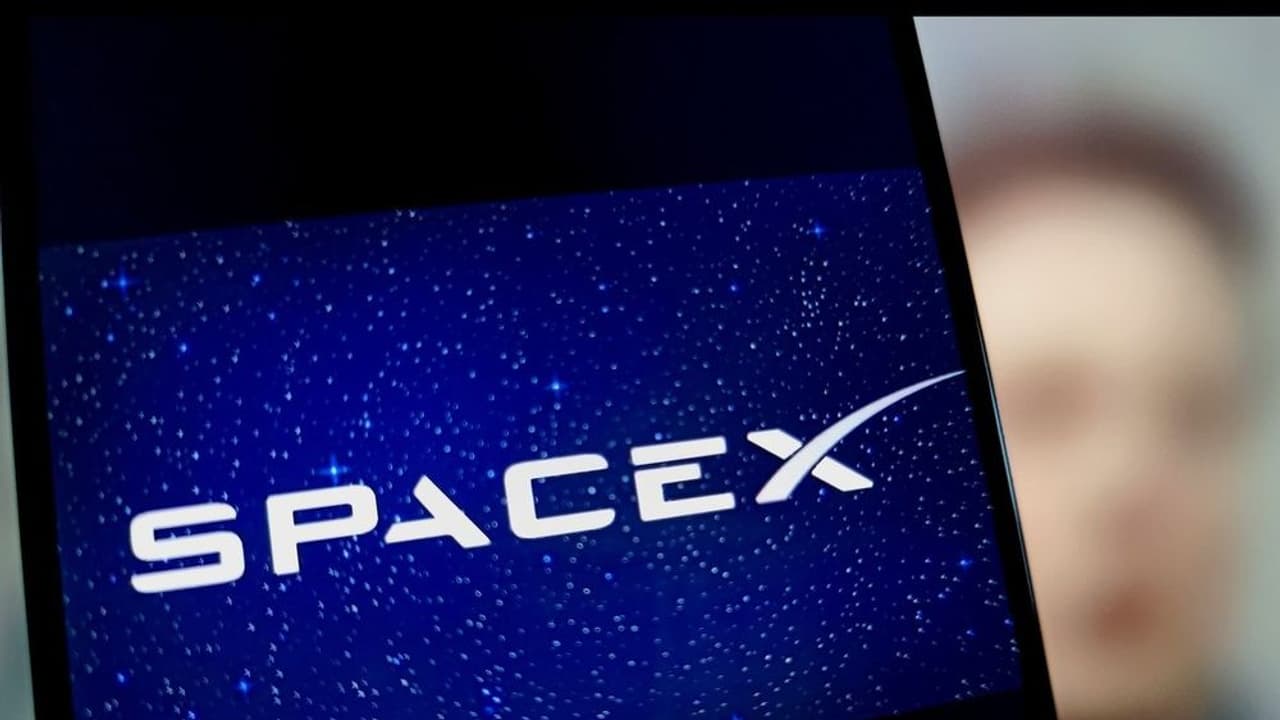 Elon Musk’s SpaceX Is Falling Behind On Moon Mission, Says Transportation Secretary Sean Duffy ...