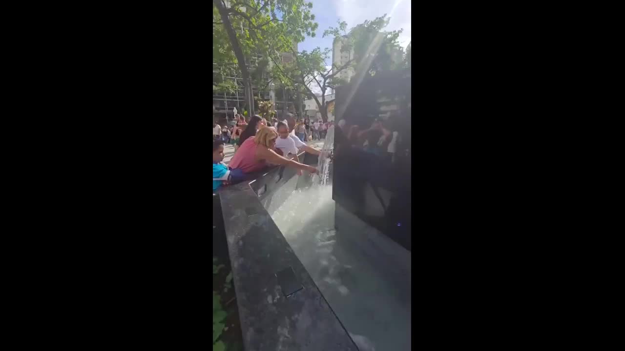 Devotees collect blessed water at José Gregorio Hernández fountain in ...