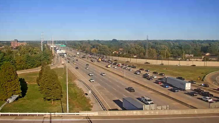 At least 3 injured after 7-vehicle crash on Watterson Expressway near St. Matthews