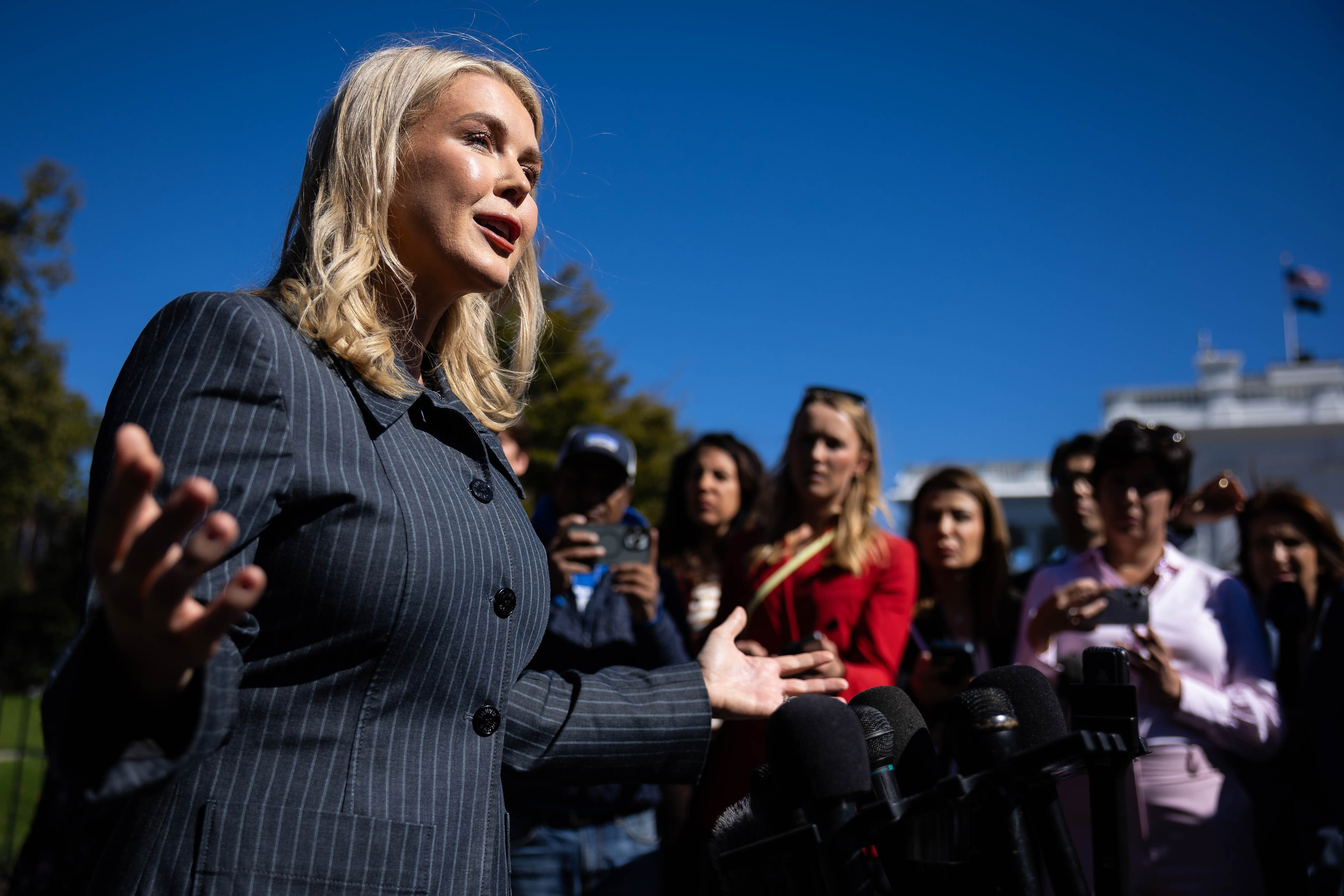 Karoline Leavitt speaks out after "your mom" text response to reporter