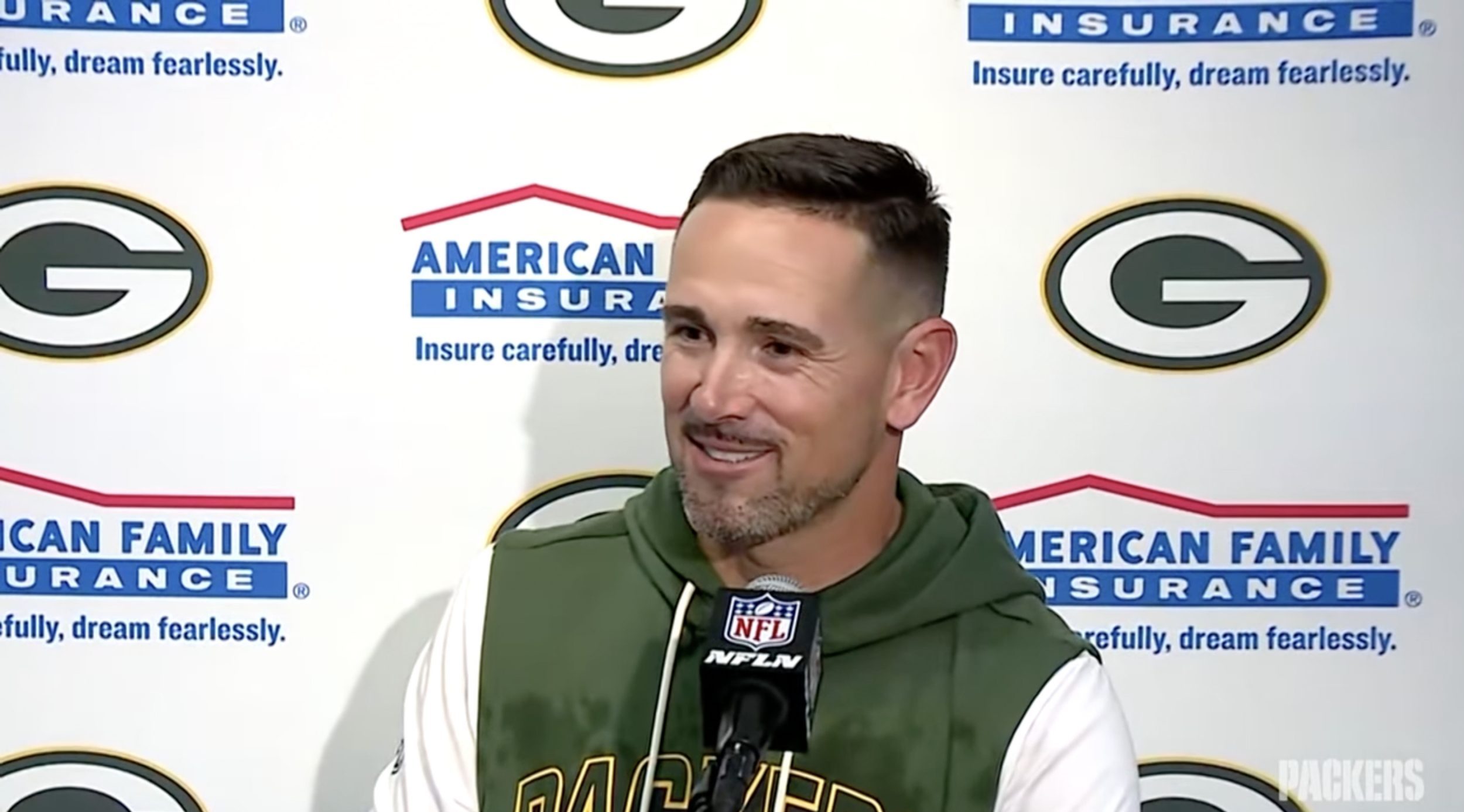 Reporters walk out on NFL head coach