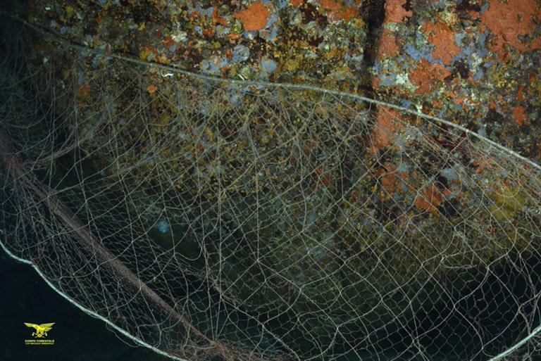 Rimosse reti e nasse nei fondali di Torre delle Stelle