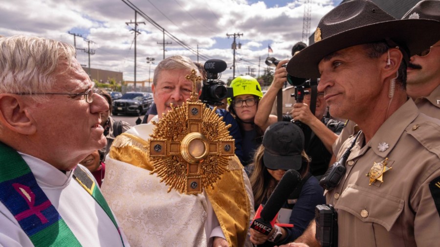 Opinion: From the pulpits to the press, the resistance against Trump ...