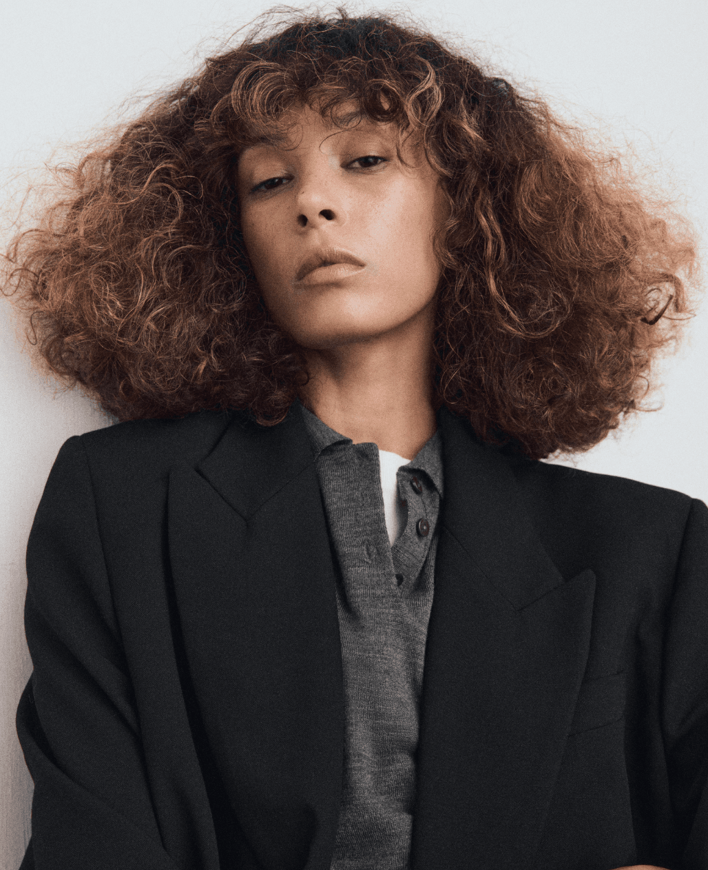 Estas dos modelos de Mango tienen las melenas rizadas (im)perfectas que ...