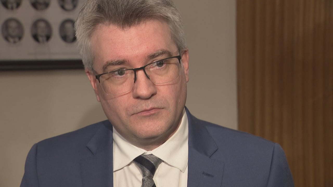 Loss of weekend hours at Minto walk-in clinic a step backward, mayor says