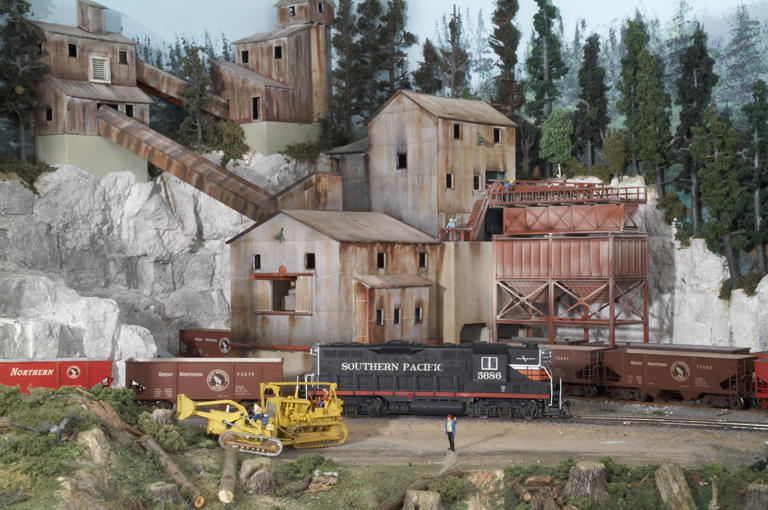 10 railroads, 1 layout: A look at the new HO scale Sunset Valley Oregon ...