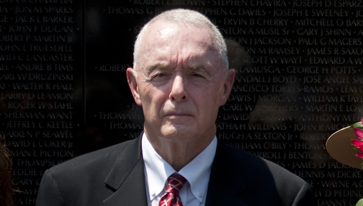 Ret. 4-star general slams Trump, "Insecure, crass, impulsive, unaware ...