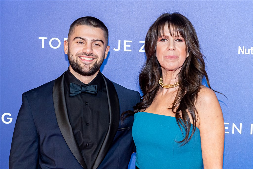 Isa Hoes emotioneel op 27e verjaardag van zoon Merlijn: 'Toen nog in ...