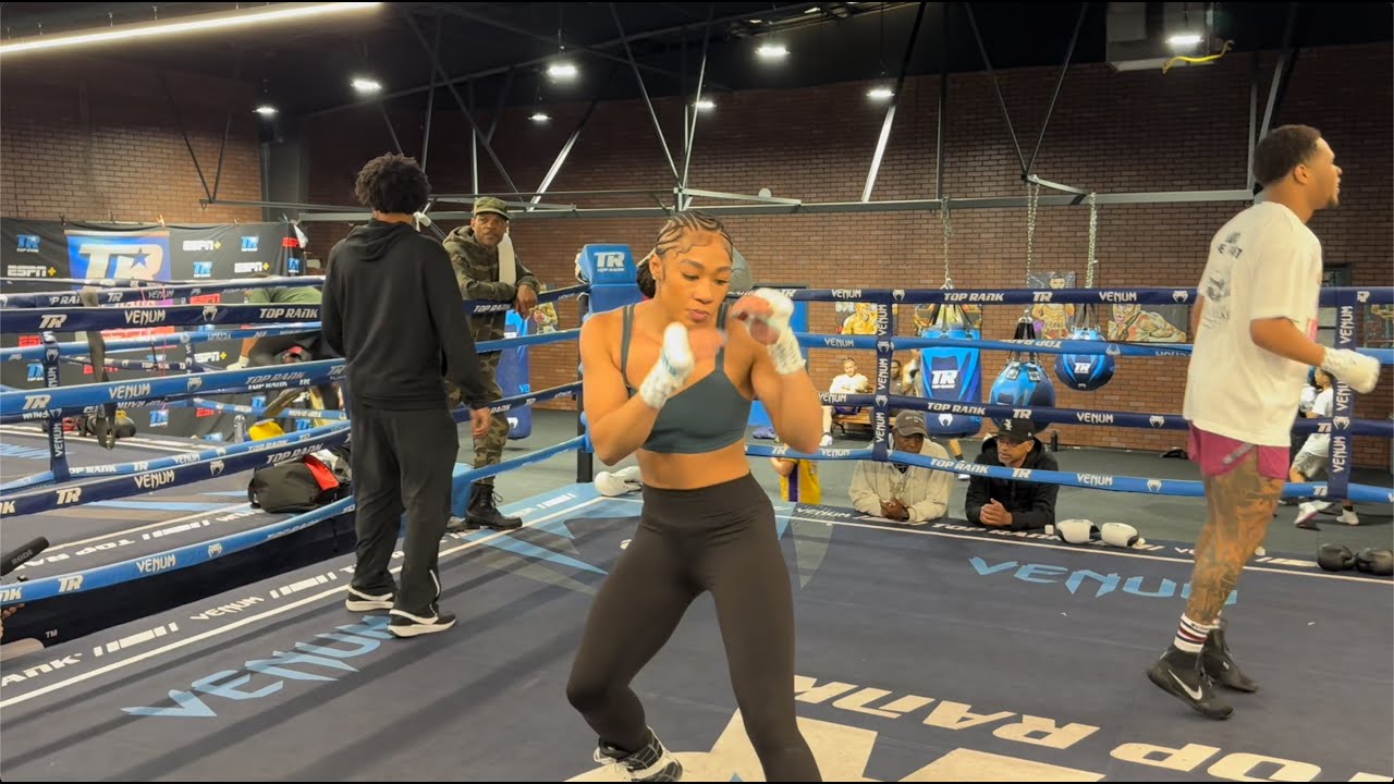 Alycia Baumgardner & Team Haney in the gym together 🥊 is the bomb ...