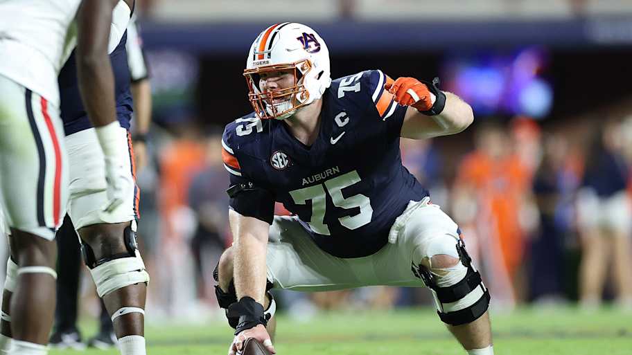 Auburn center Connor Lew out for season with torn ACL