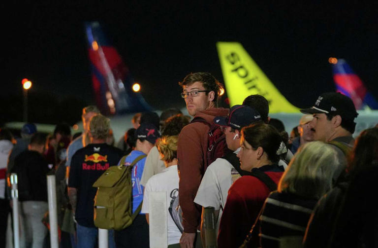 Austin airport predicts more than 40,000 departing passengers today ...