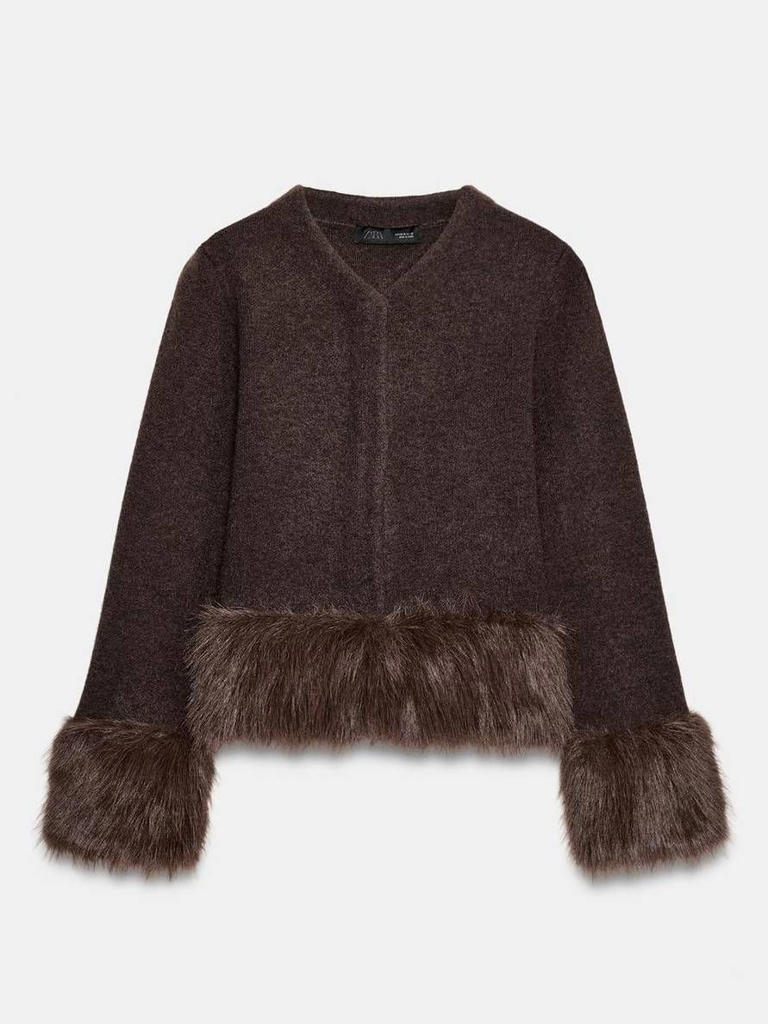 La chaqueta con detalles de pelo es la enésima prenda de punto en ...