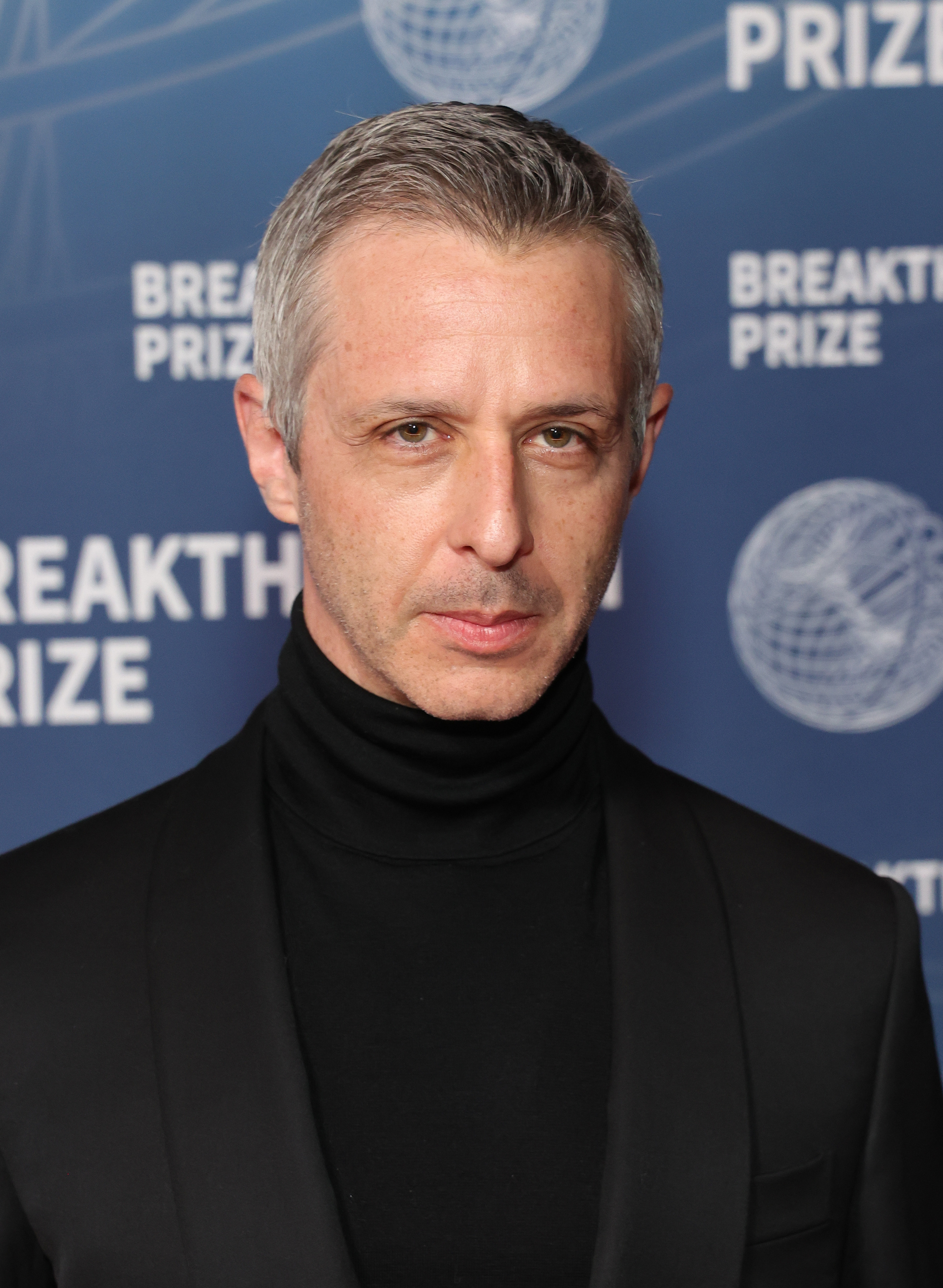 Jeremy Strong insists his portrayal of Mark Zuckerberg has 'nothing to ...