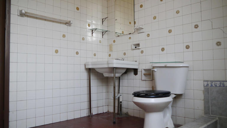 8 Common Bathroom Mistakes That Lead to Mold and Mildew