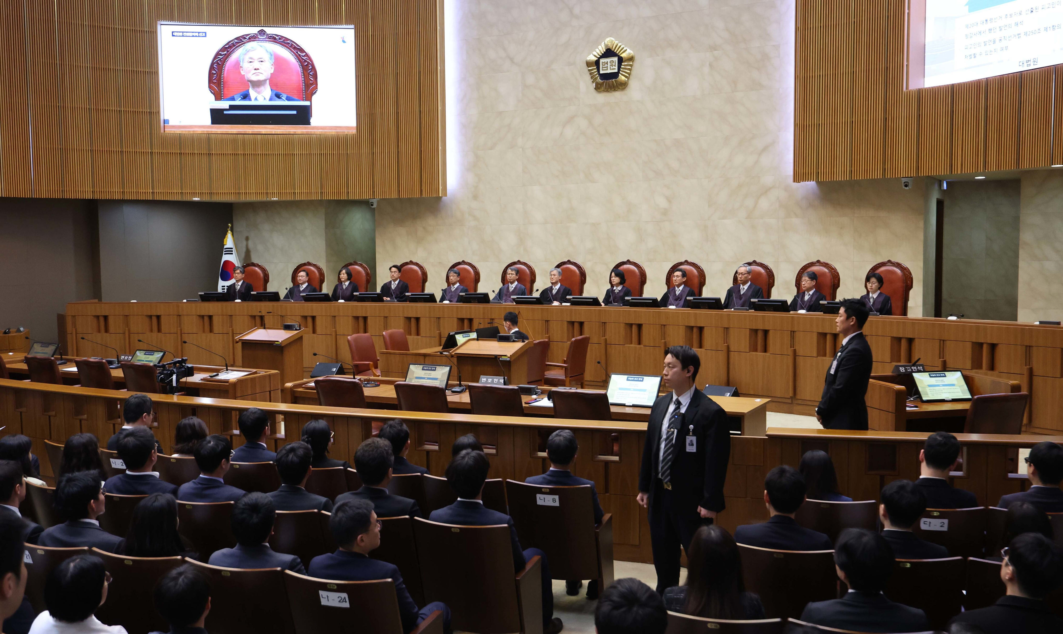 Democratic Party's Judicial Expansion Sparks Venezuela-Like Control Fears