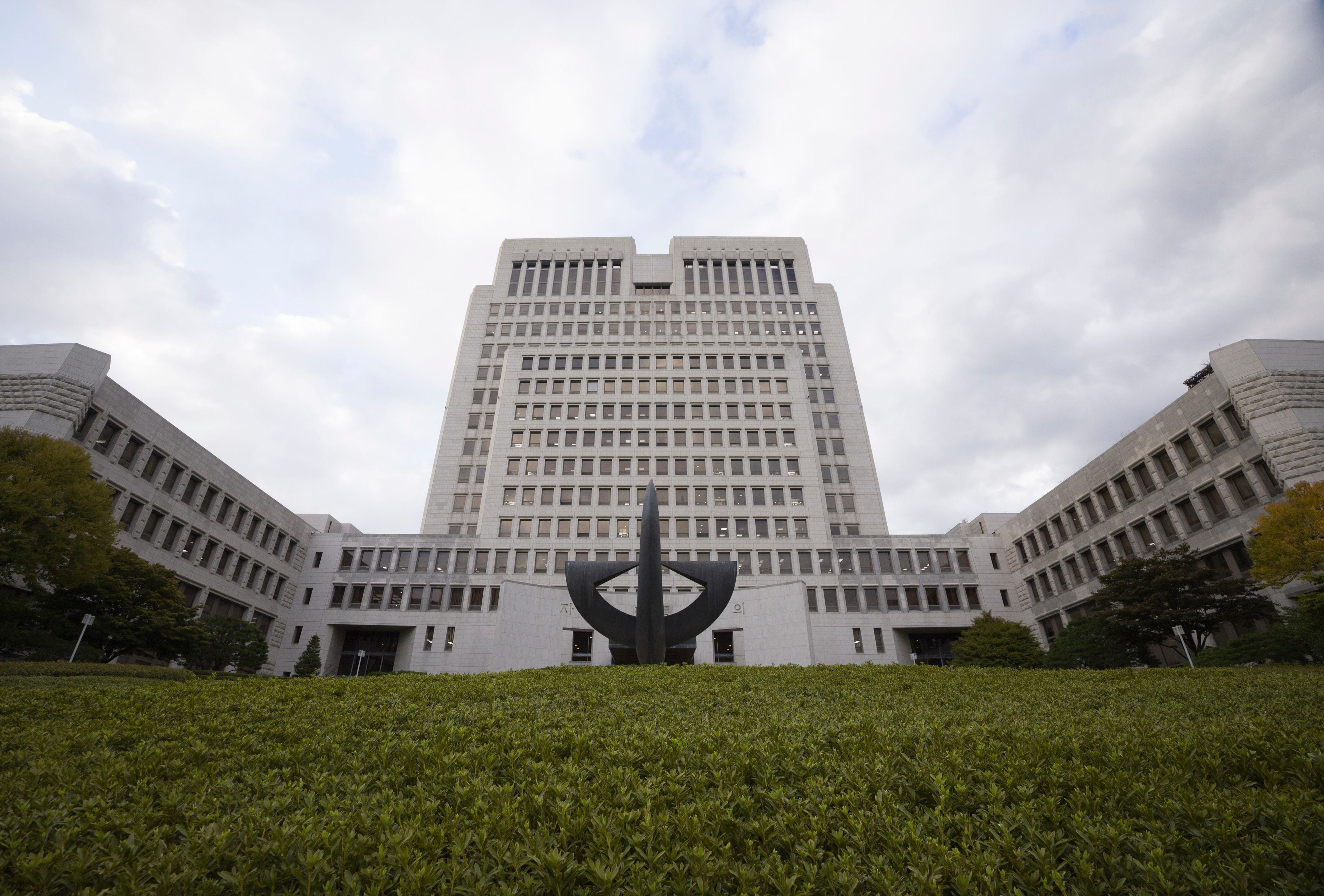 Supreme Court Upholds Prison Sentences for Former Judges in Bribery Case