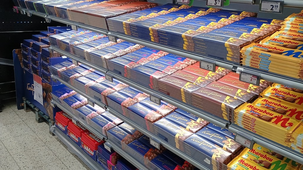 6 Discontinued Candy Bars Collectors Still Look For