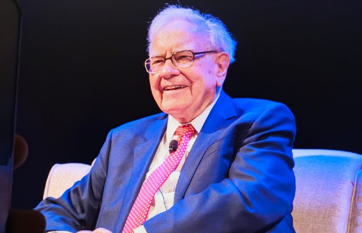 Warren Buffett shares 6 life lessons in final CEO letter as he prepares ...