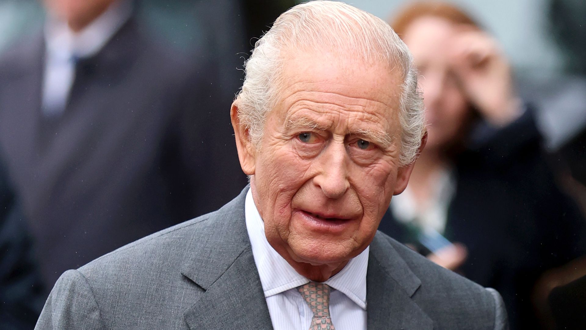 King Charles makes moving visit to Manchester synagogue in first public ...