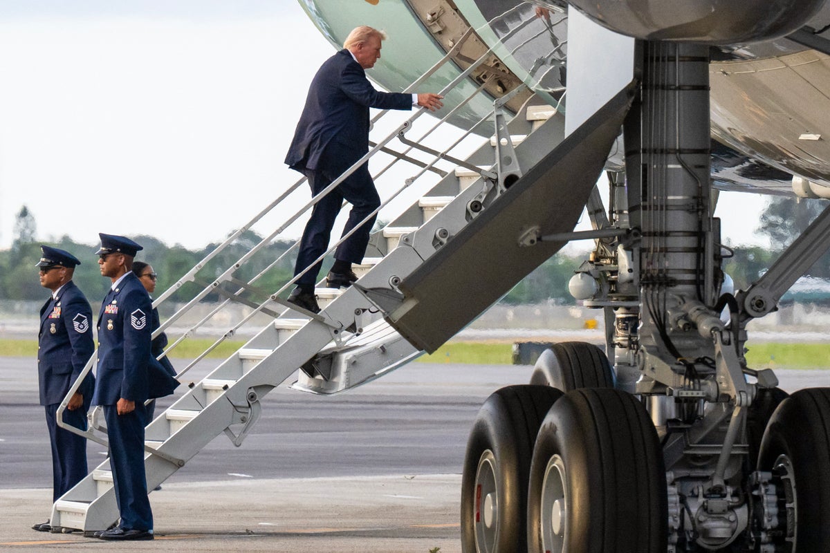 Trump forced to board Air Force One using small stairs after ‘hunting ...