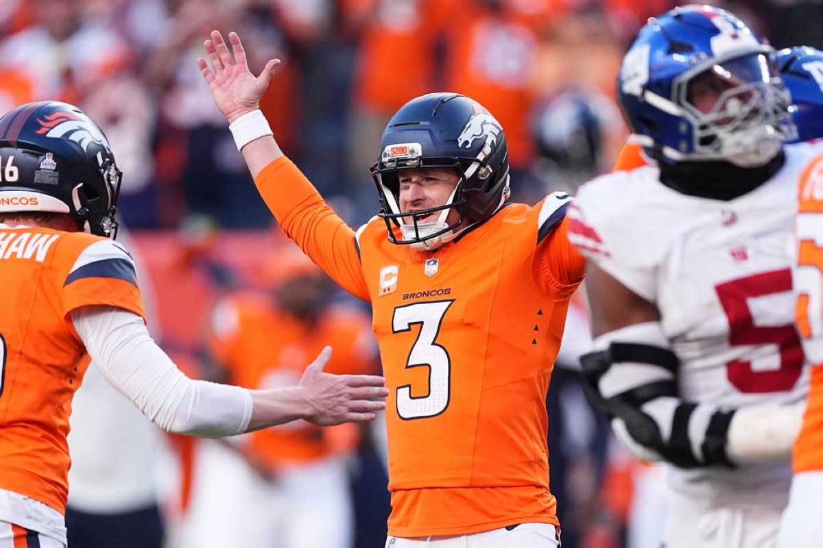 Broncos stun Giants with last-second field goal