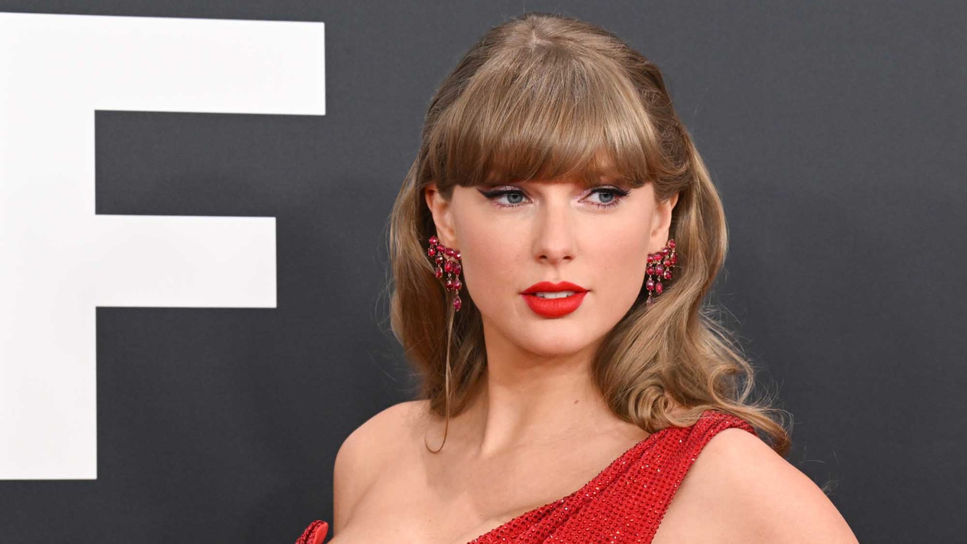 Copy Taylor Swift's Cozy $,1950 Sweater Look for Less Than $50