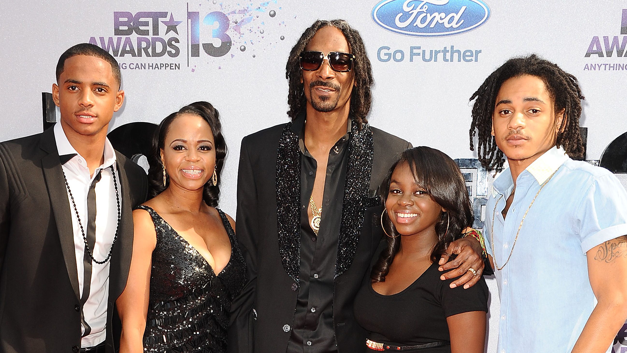 Snoop Dogg & Family: Photos of the Rapper With His Kids & Wife
