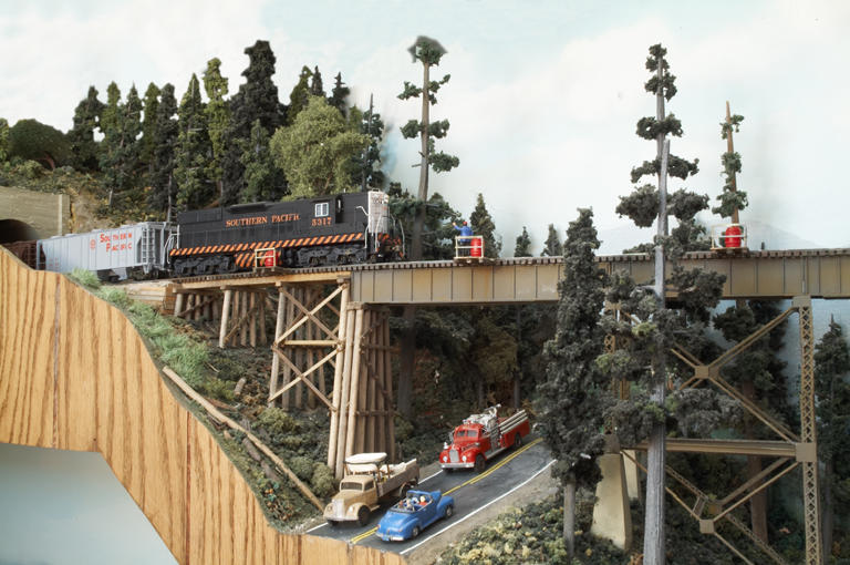 10 railroads, 1 layout: A look at the new HO scale Sunset Valley Oregon ...