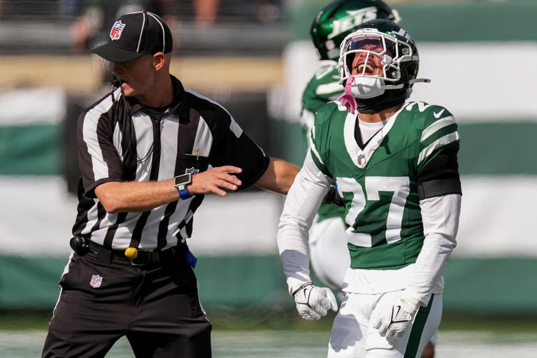 Jets' Aaron Glenn undecided on whether Justin Fields or Tyrod Taylor ...