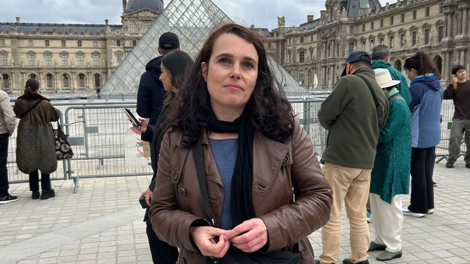 Louvre worker says staff 'repeatedly warned about security shortcomings ...