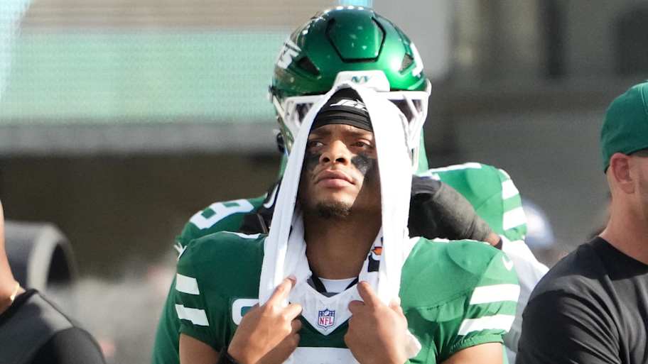 Aaron Glenn Hasn't Decided If Justin Fields or Tyrod Taylor Will Start ...