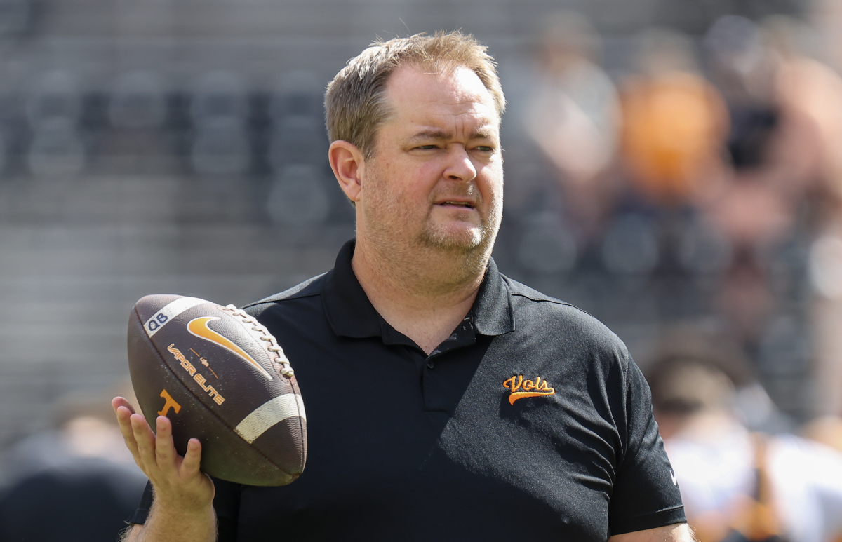 Tennessee Vols legend sends strong message to fans about UT head coach ...