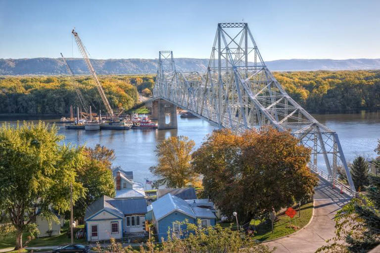 Lansing Bridge demolition pushed back one day this week