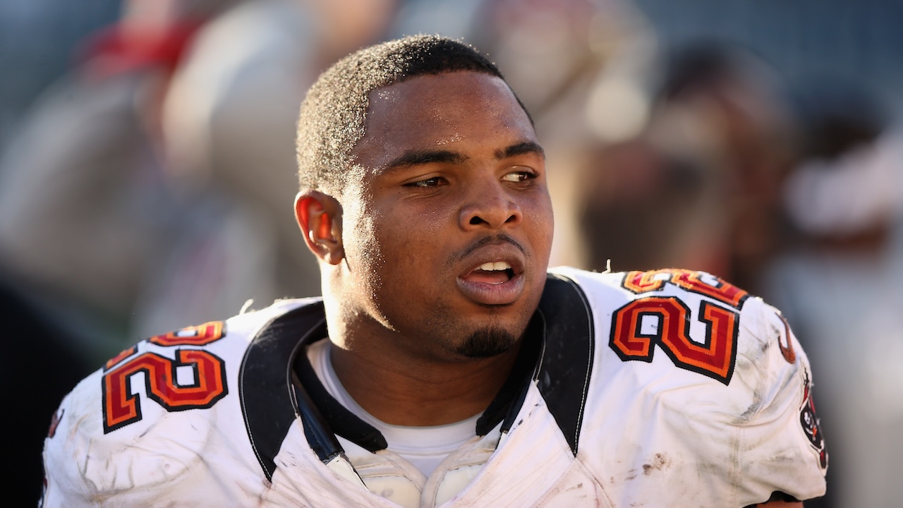 Ex-NFL player Doug Martin dies while in police custody in Oakland after ...