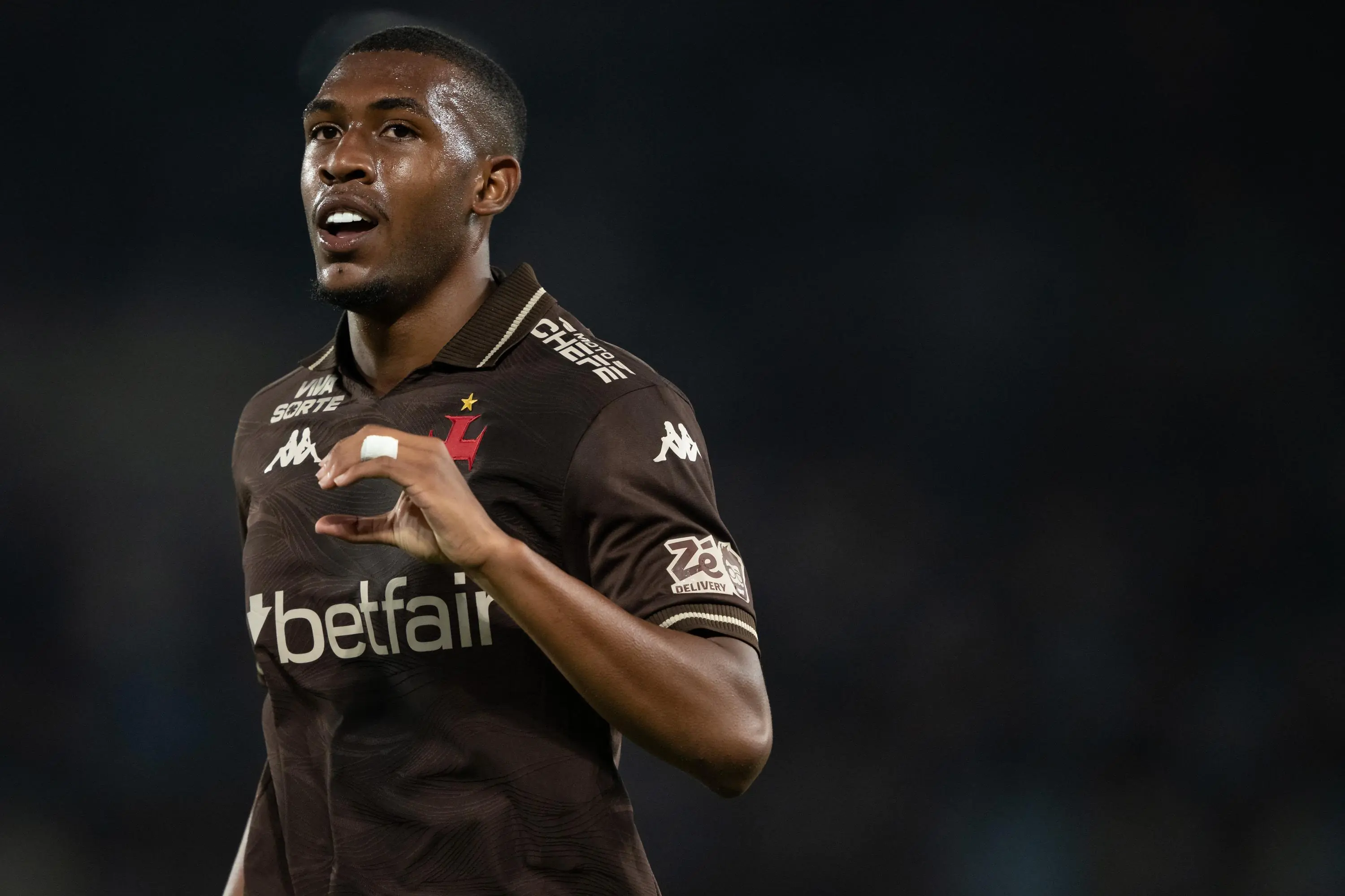 Após Rayan fazer “C” no clássico, Vasco provoca Fluminense nas redes ...