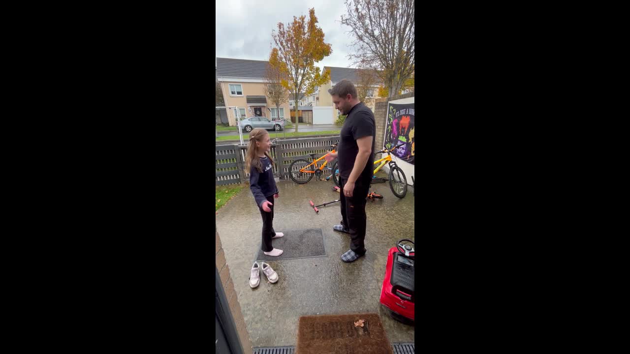 One-arm dad lift goes viral—Daddy Lift Challenge hits 1.6 million ...