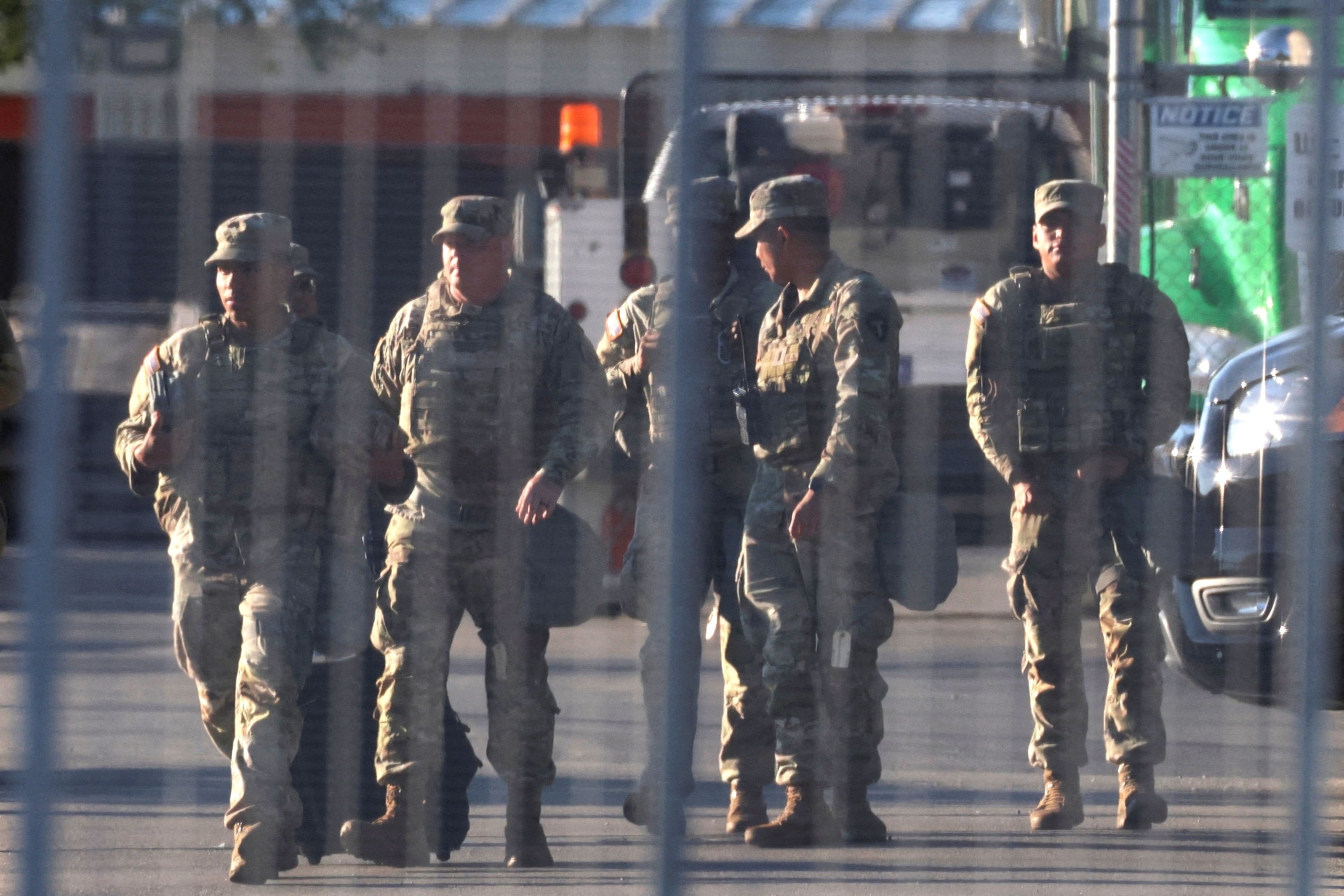 Chicago school board members call for virtual learning amid ICE raids