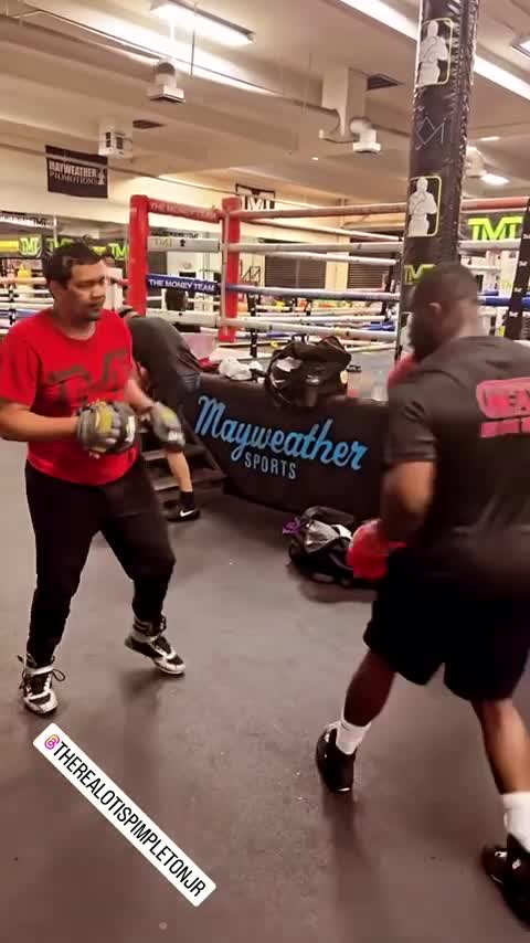 ANDREW TABITI FINE TUNING THE STRAIGHT RIGHT HAND KO PUNCH IN CAMP FOR ...