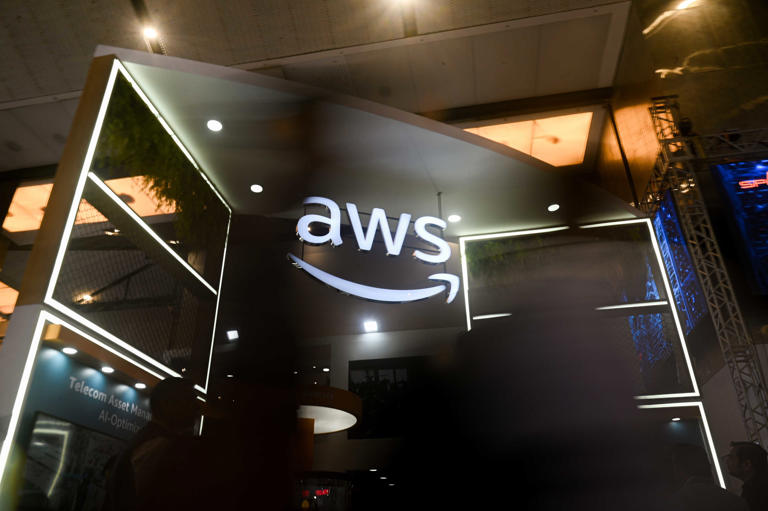 Nationwide AWS outage disrupts airlines, banking, and popular apps