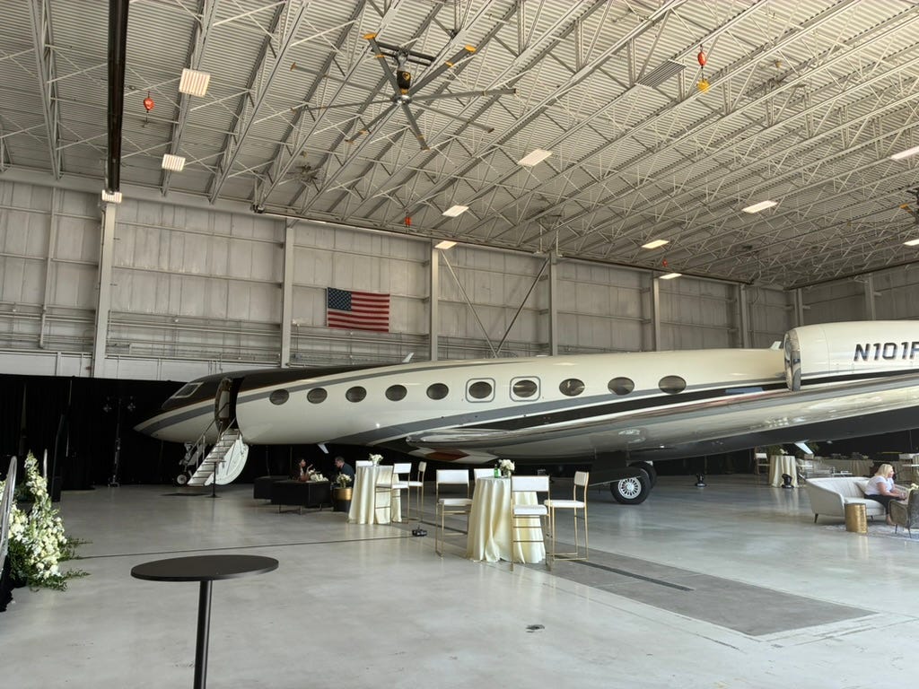Take a look inside a G700, Gulfstream's jet of choice for billionaires ...