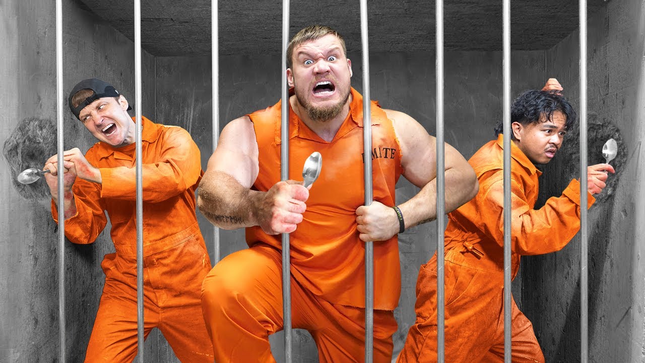I try to escape prison with just a spoon! 😱
