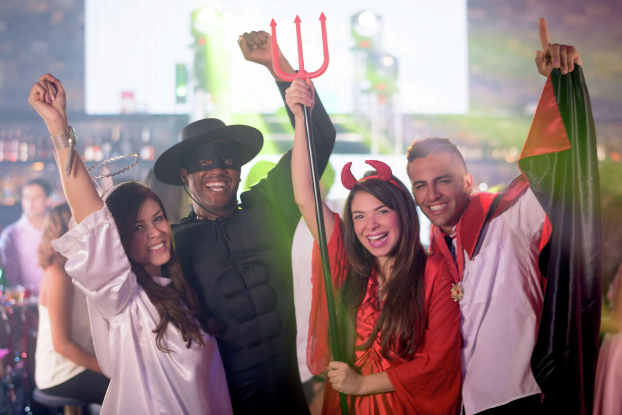 Halloween adult events: contests, trivia, drink deals