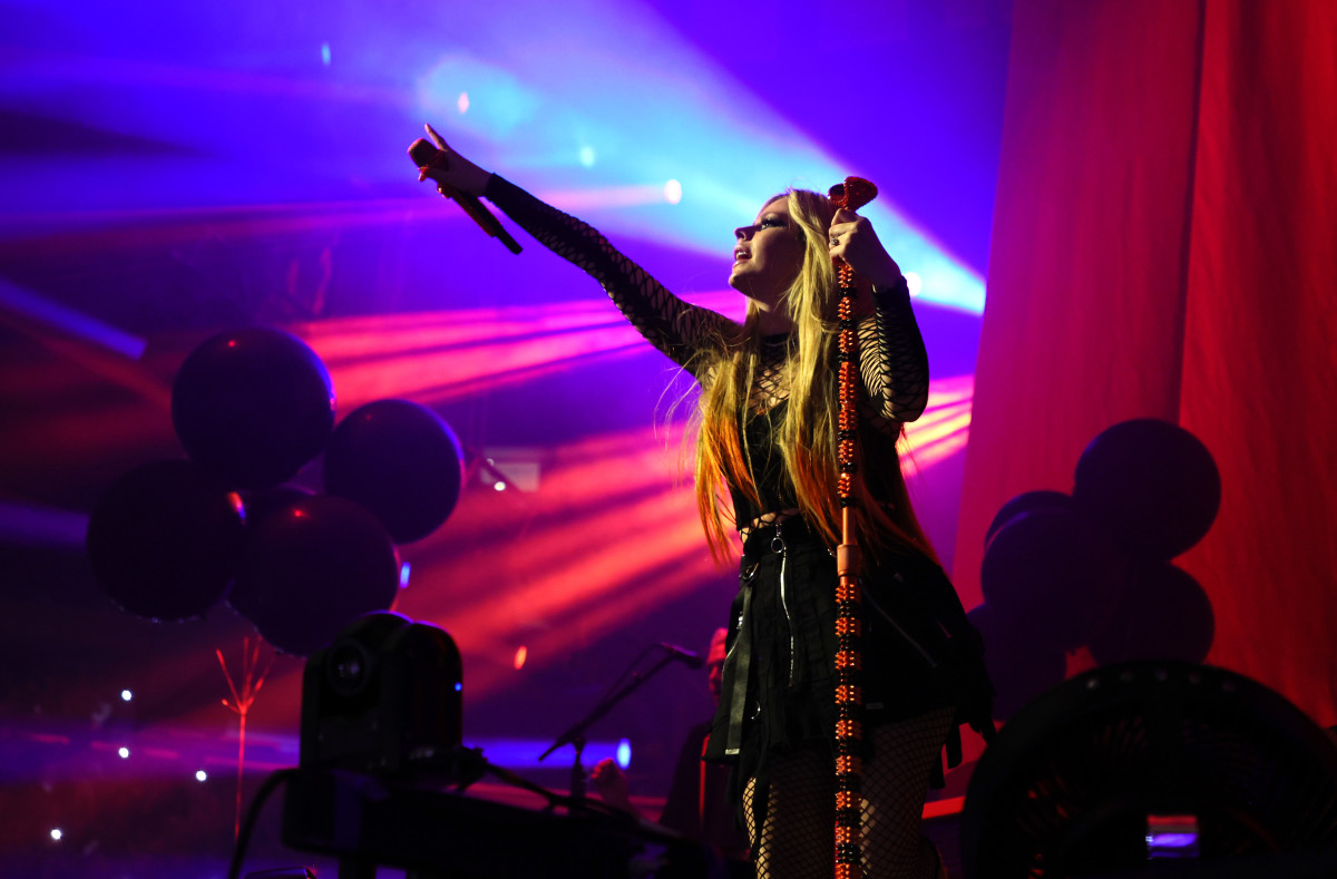 Pop Rock Icon Reunites With Ex-Husband on Stage, 16 Years After Their Split