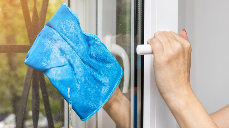 10 Easy Tricks To Get Rid Of Smudges From Glass And Windows