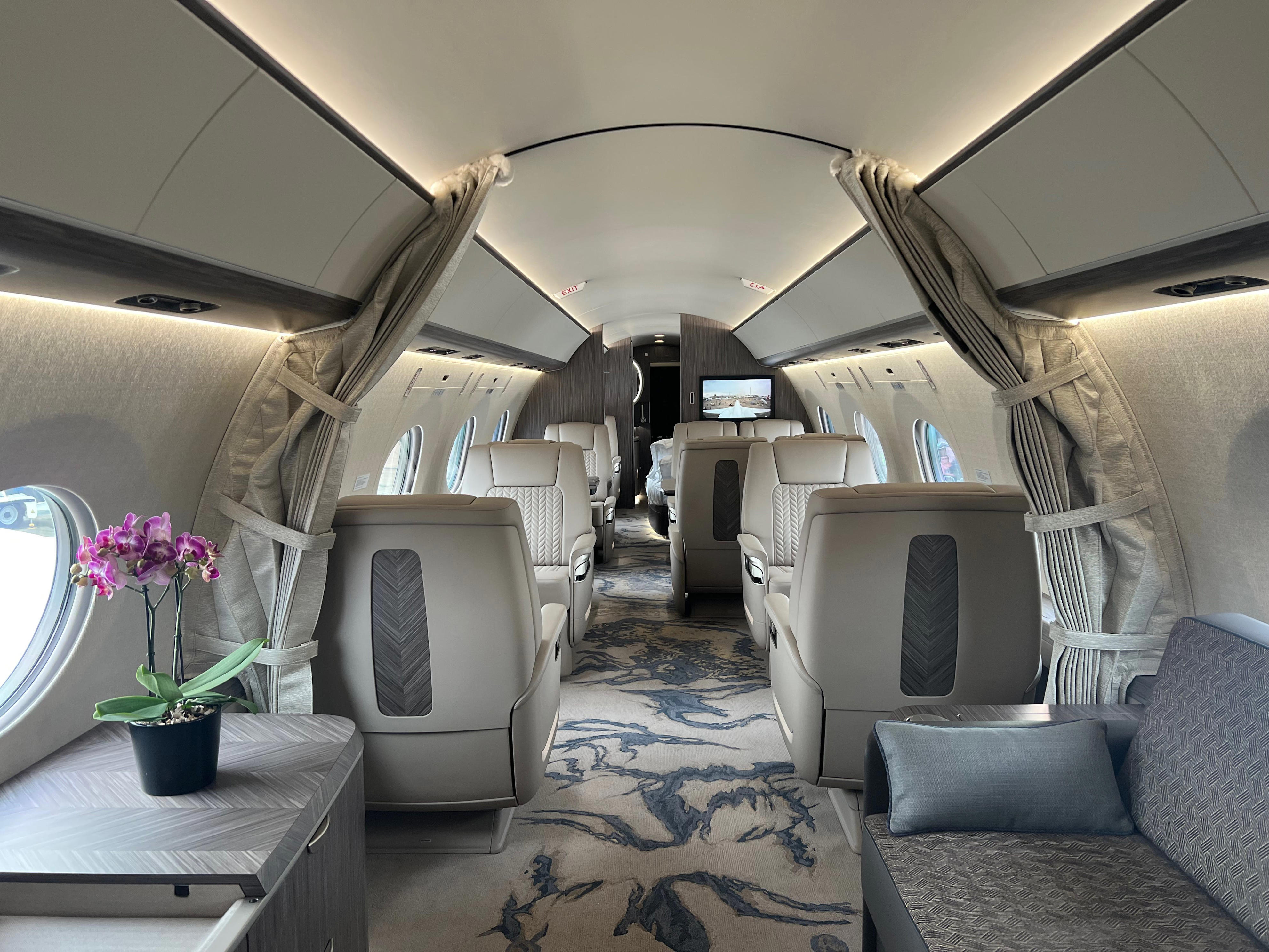 Take a look inside a G700, Gulfstream's jet of choice for billionaires ...