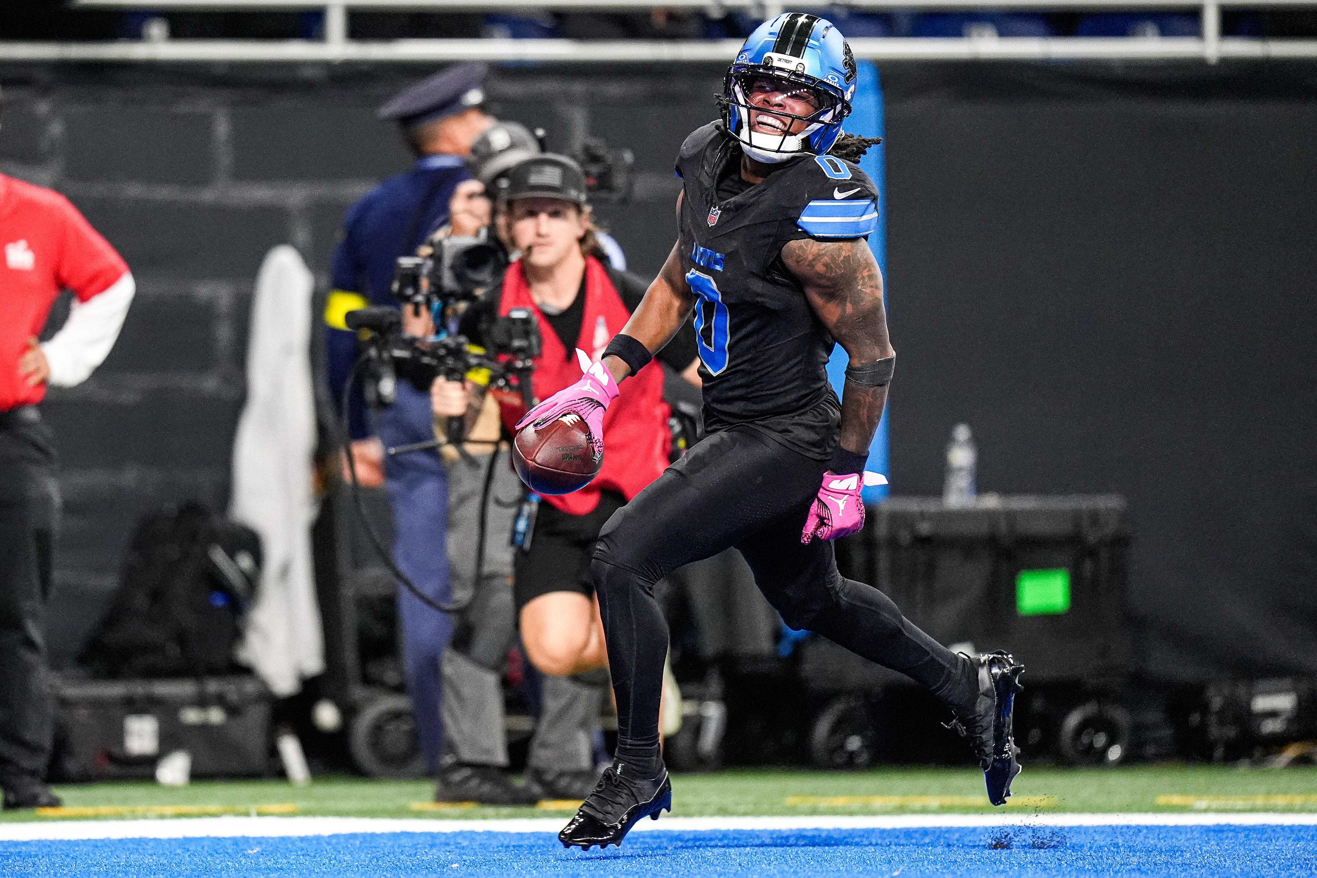 Mitch Albom: One man on offense + many unknowns on defense = Lions ...