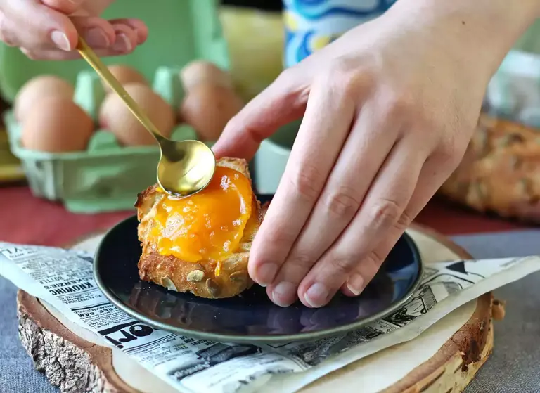 Yemas de huevo confitadas en freidora de aire ¡perfectas para untar ...