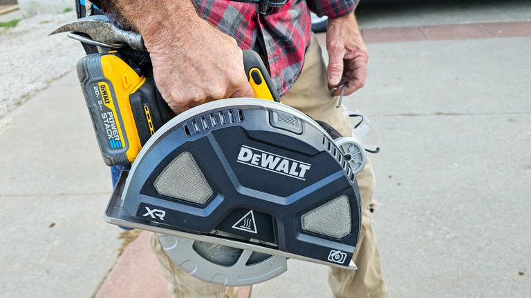 DeWalt DCS383B Metal-Cutting Circular Saw Review