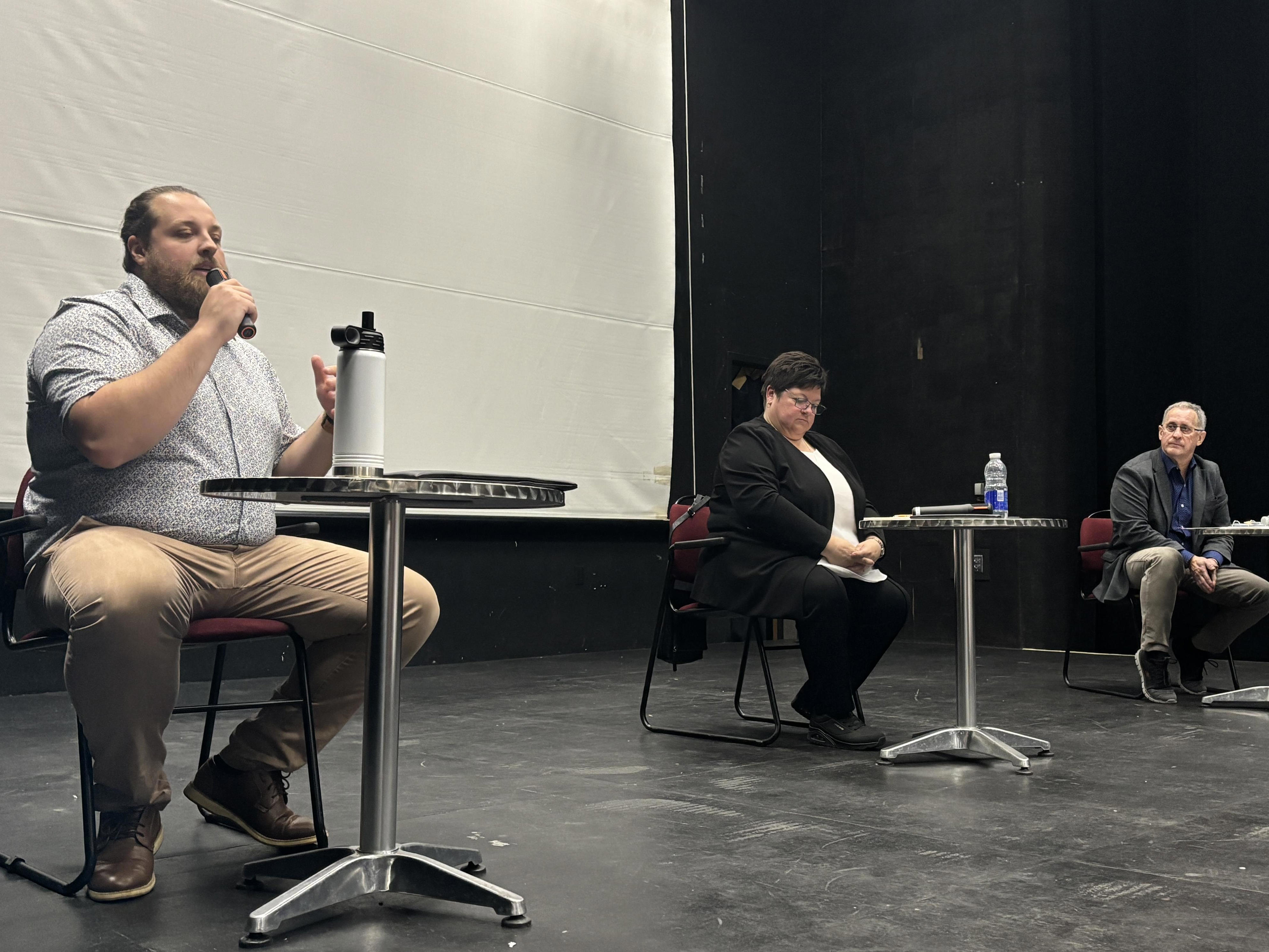 Premier débat entre les candidats à la mairie de Sept-Îles