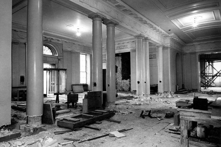 Trump demolishes White House East Wing in shocking images dubbed an ...